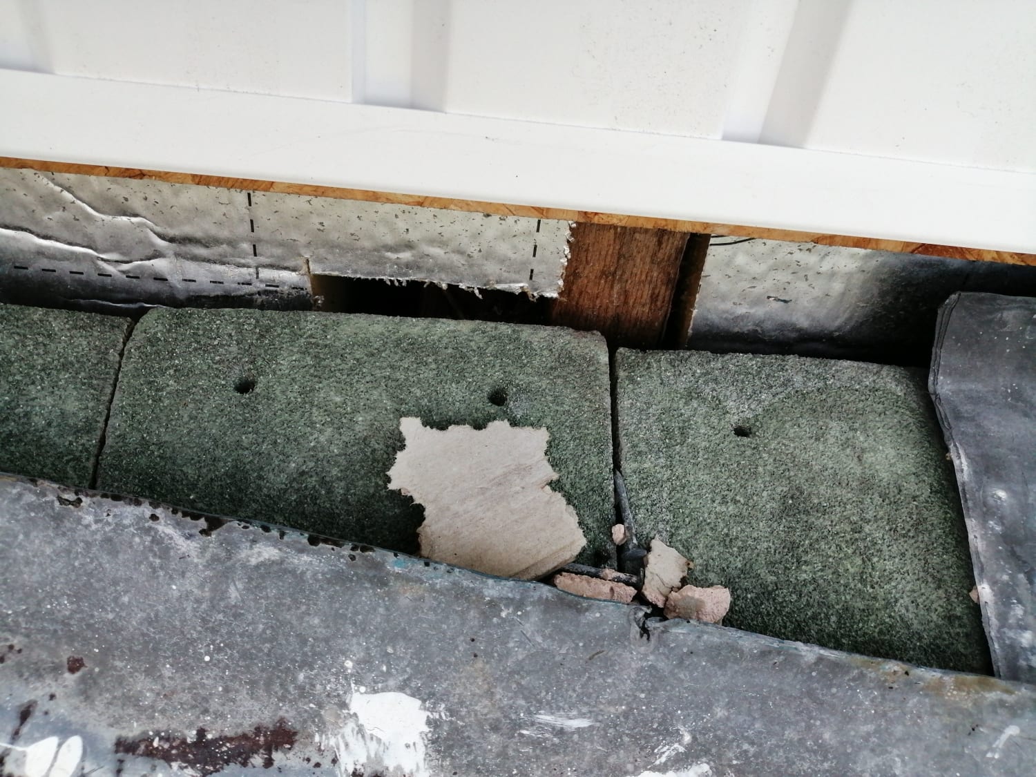 replacement-of-broken-tiles-on-bungalow-roof.jpg - My Roofing Quotes